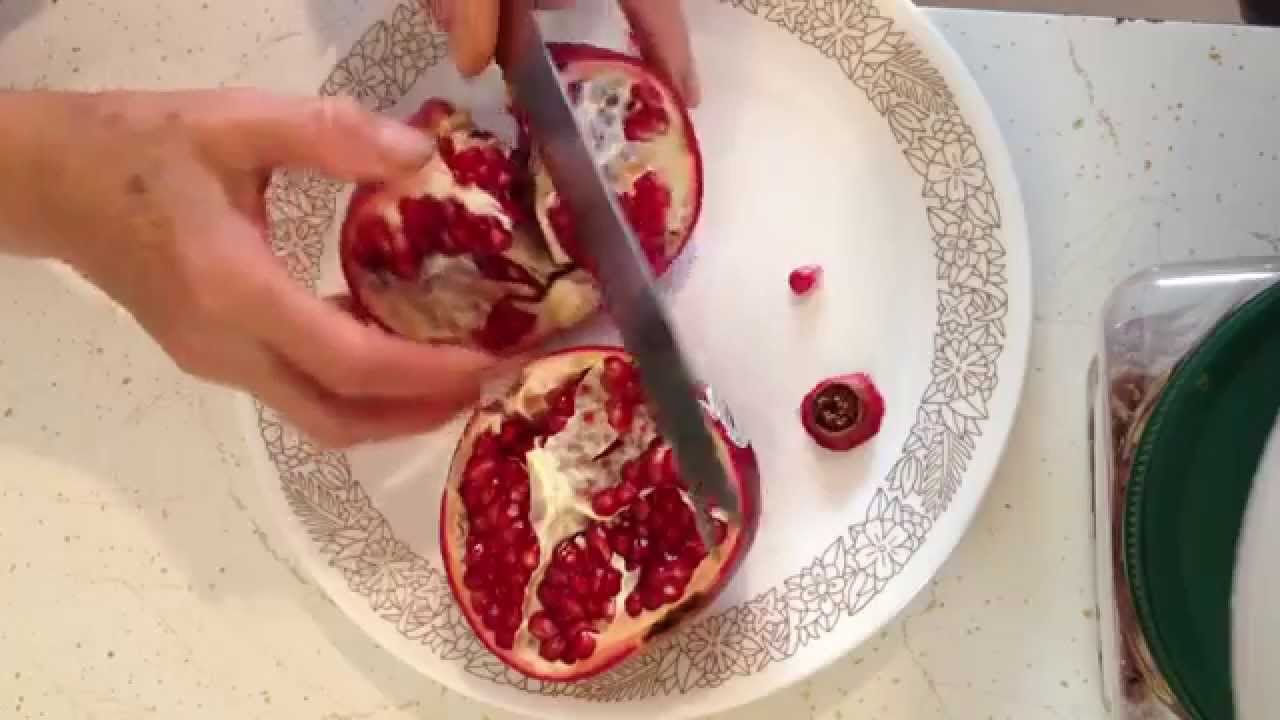 How to Eat a Pomegranate...Easily - YouTube