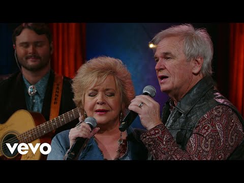 Gaither - Lay Down Beside Me (Live) (Official Music Video) ft. Jeff & Sheri Easter