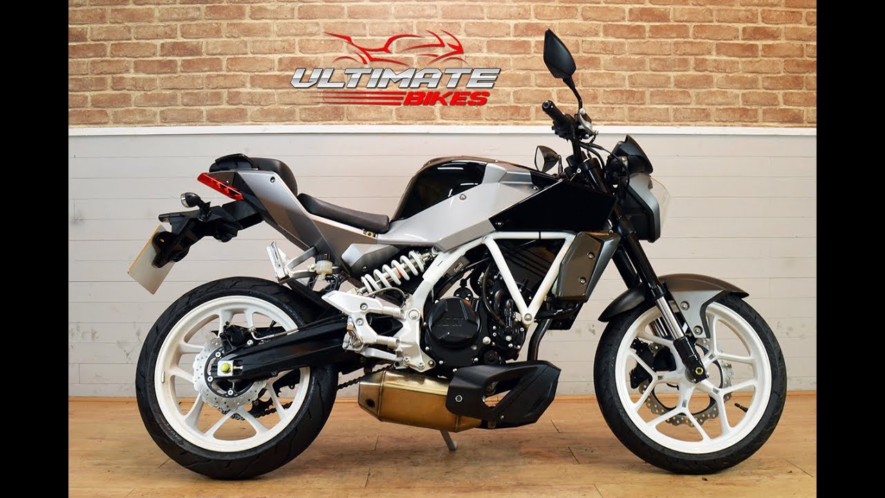 Hyosung GD250N - YouTube