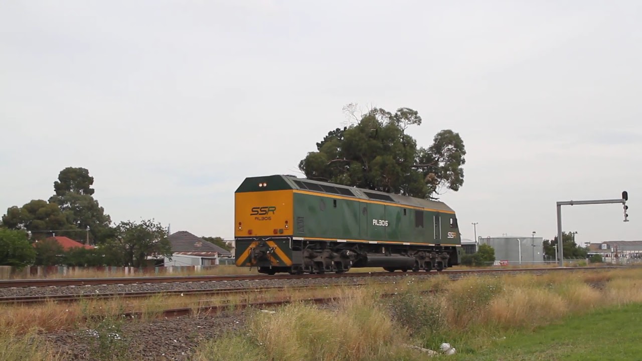 RL306 long end leading at McIntyre Loop - YouTube