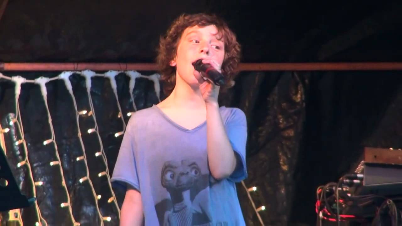 Léo Rispal - Les marionnettes - Fête de la musique 2012 à Roanne - YouTube