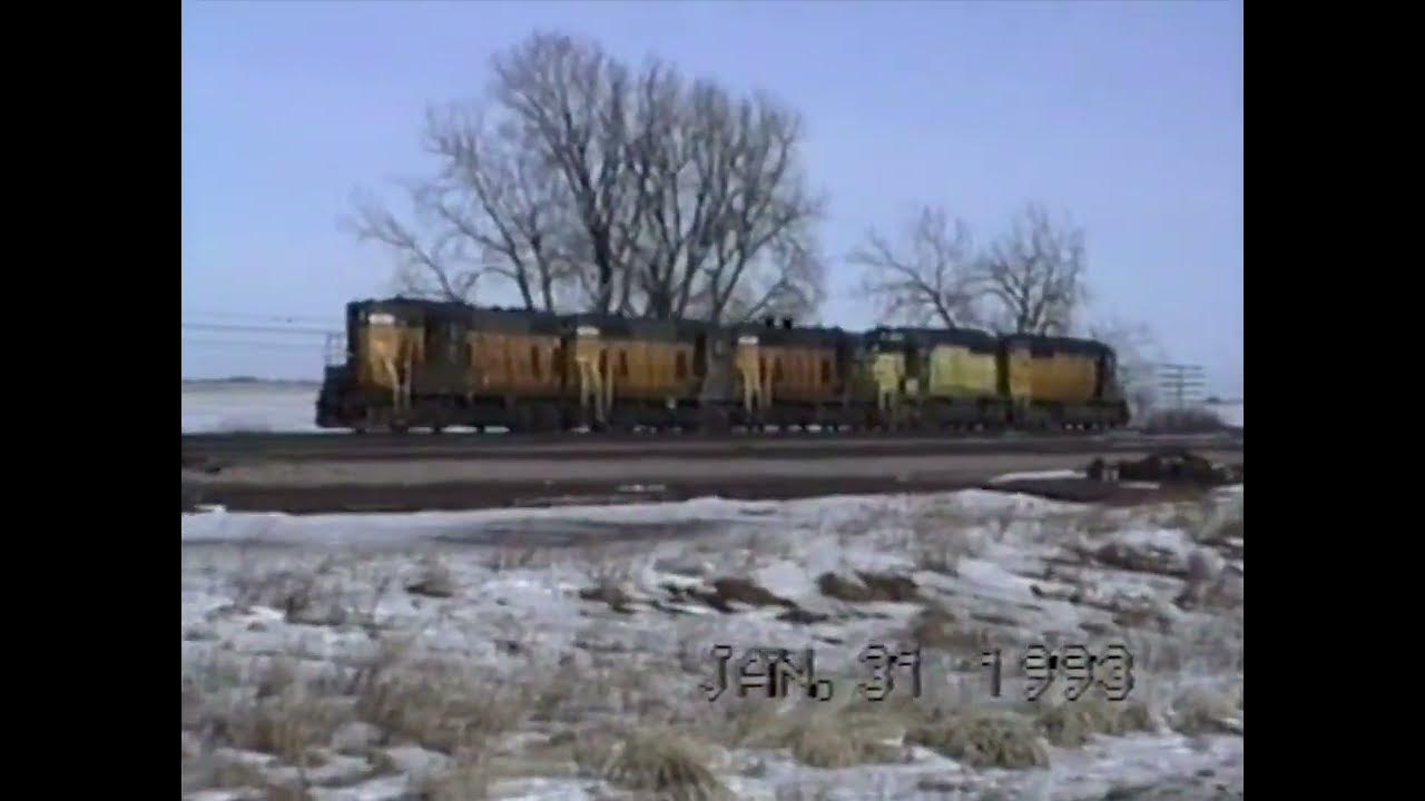 1993_01_31 CNW Ames Yard Nevada IA 3 GP7 High Hood's & 8542 - YouTube