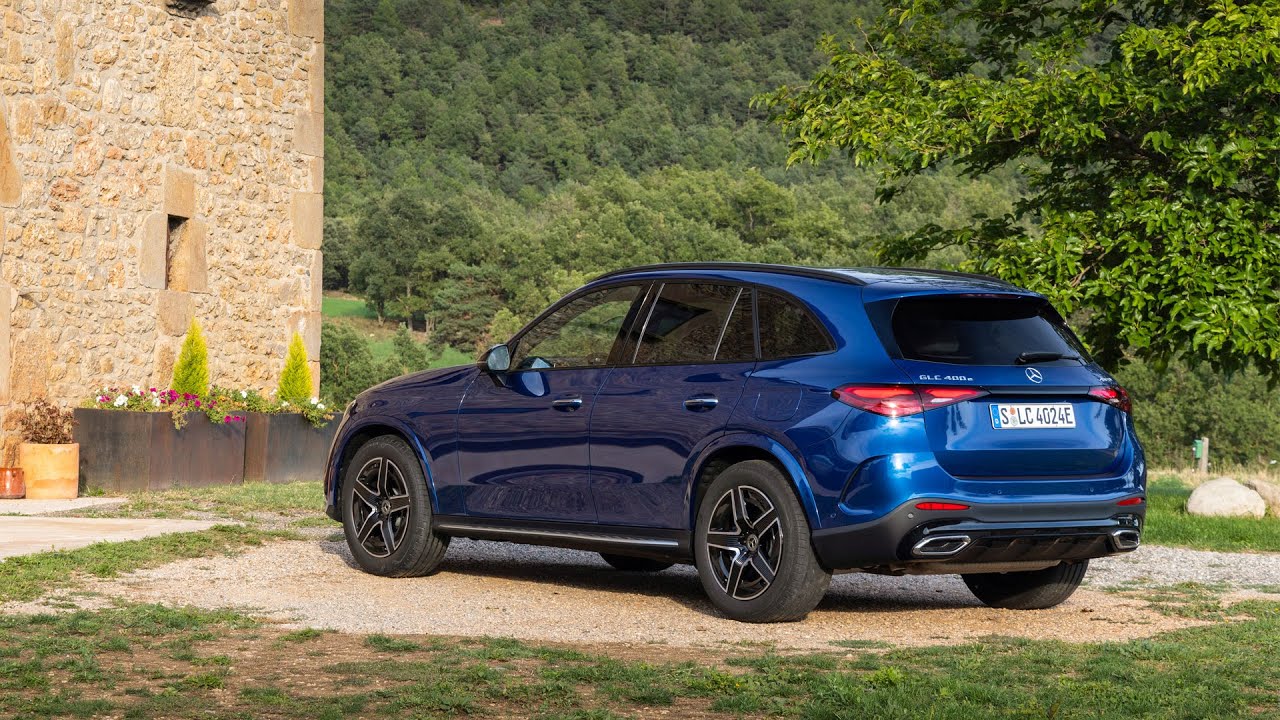 Mercedes GLC 400e 4MATIC in Spectral Blue - Exterior & Interior ...