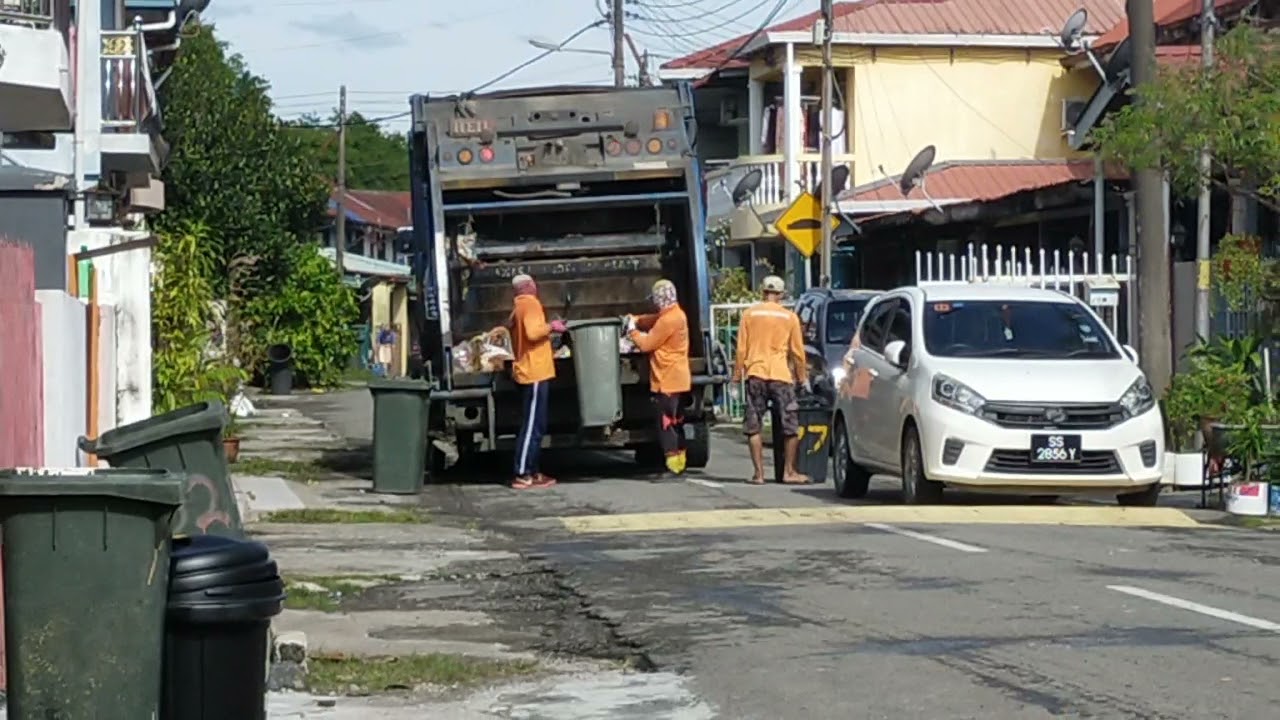 Lori sampah dbkk datang awal pagi part 16 - YouTube