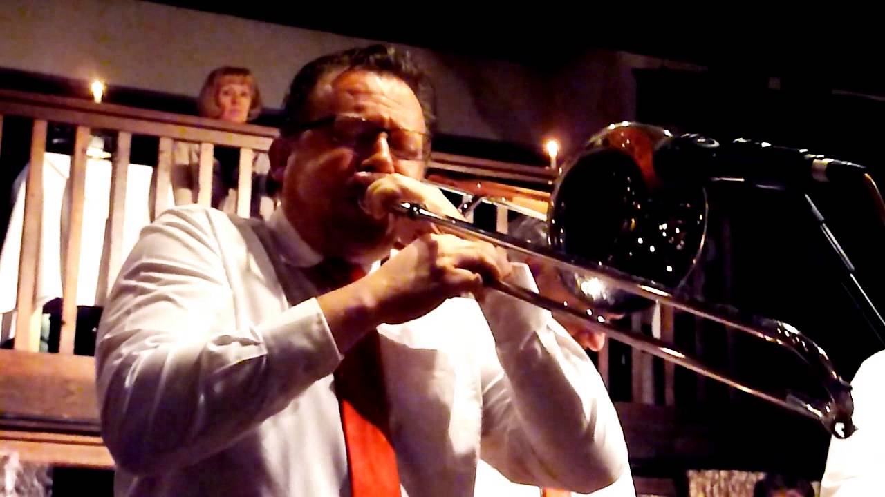 Alex Welsh Tribut Band plays "Creole Love Call" - YouTube