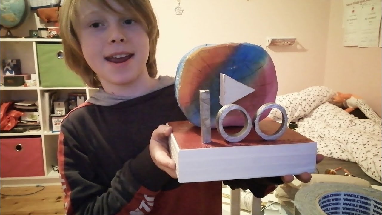 Making my own custom 100 subscriber play button!!! - YouTube