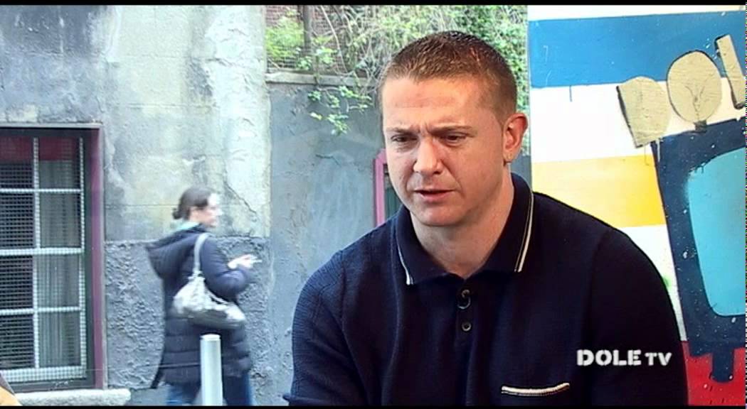 Interview with singer songwriter Damien Dempsey - YouTube