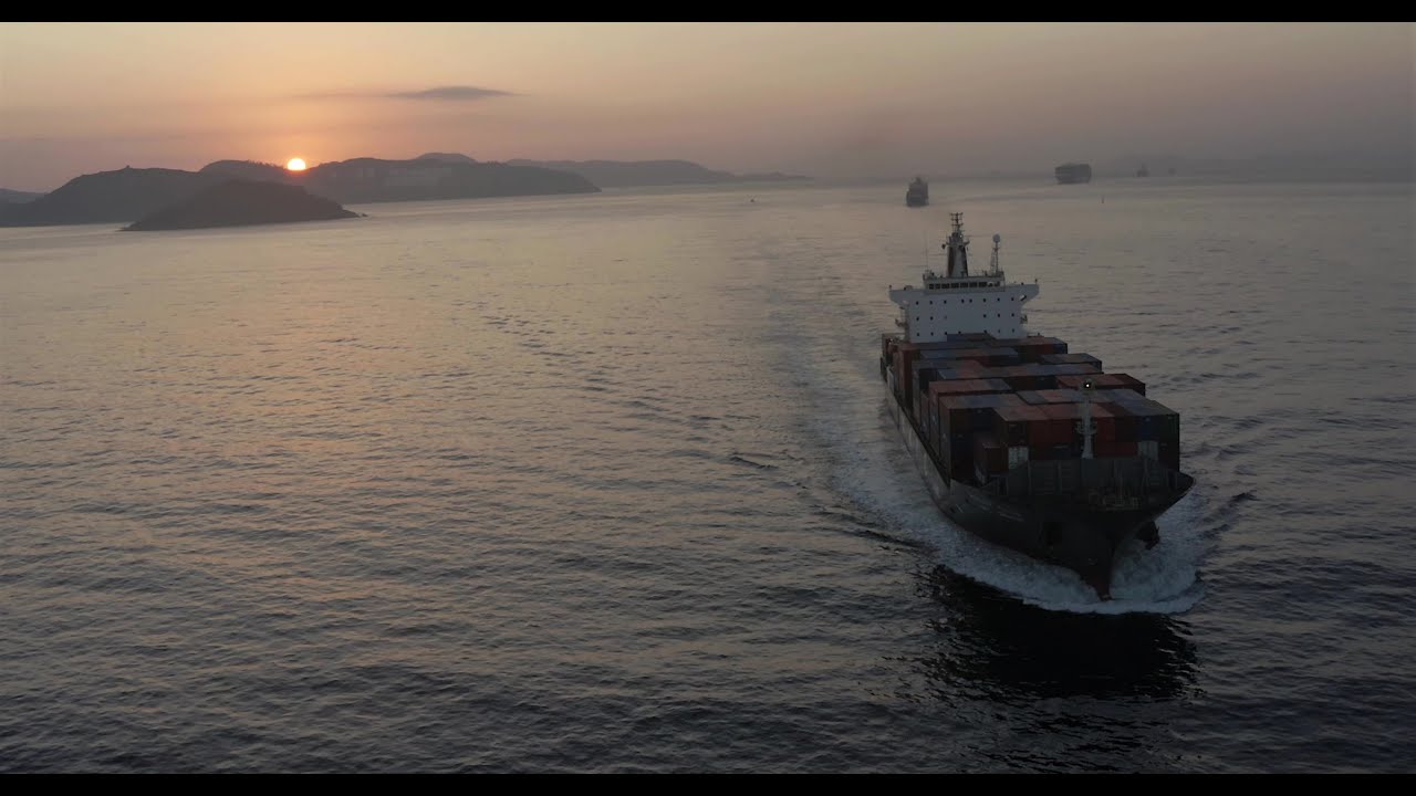 《航拍貨船》ONE Manhattan container ship, first sunrise of Feb 2021 - YouTube