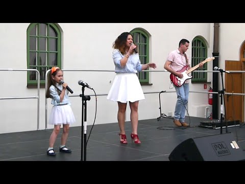 Duecik - Julia z rodzicami - SimaRe