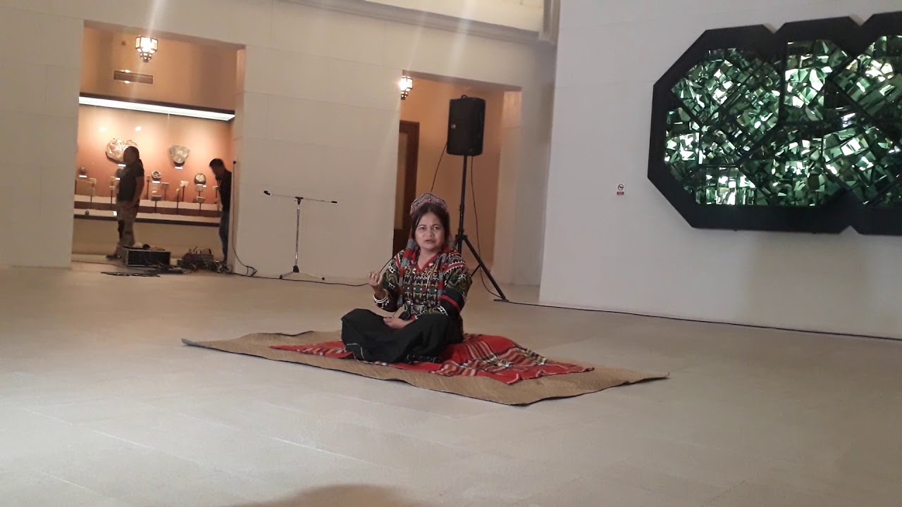 Rosie Sula chanting the T'boli epic 'Tudbulul' - YouTube