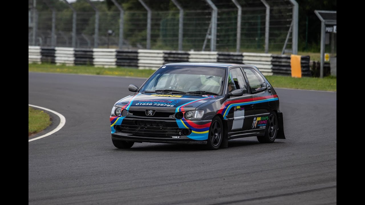 Jack Weeks - Bedford Autodrome - Afternoon Session 2 - YouTube