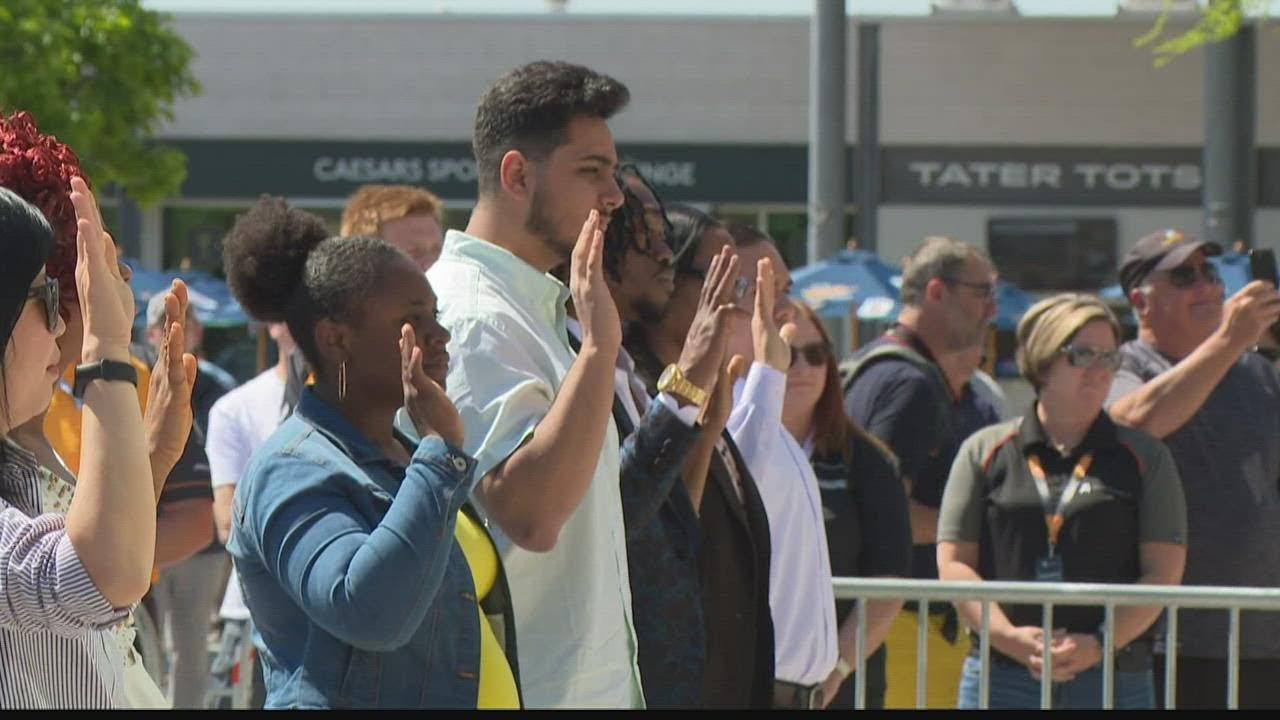 People from across the world, longtime Hoosiers become U.S. citizens at ...