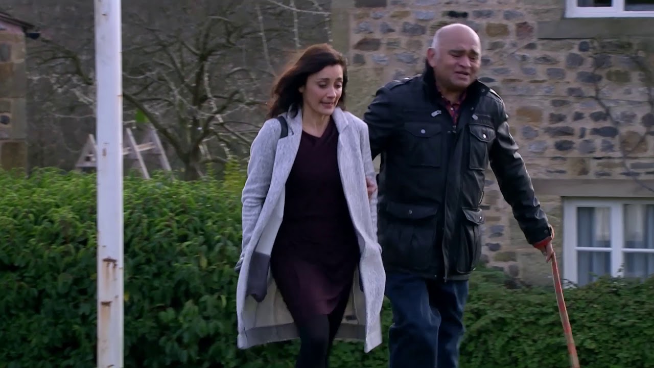 Emmerdale - Manpreet Is Acting Shifty - YouTube