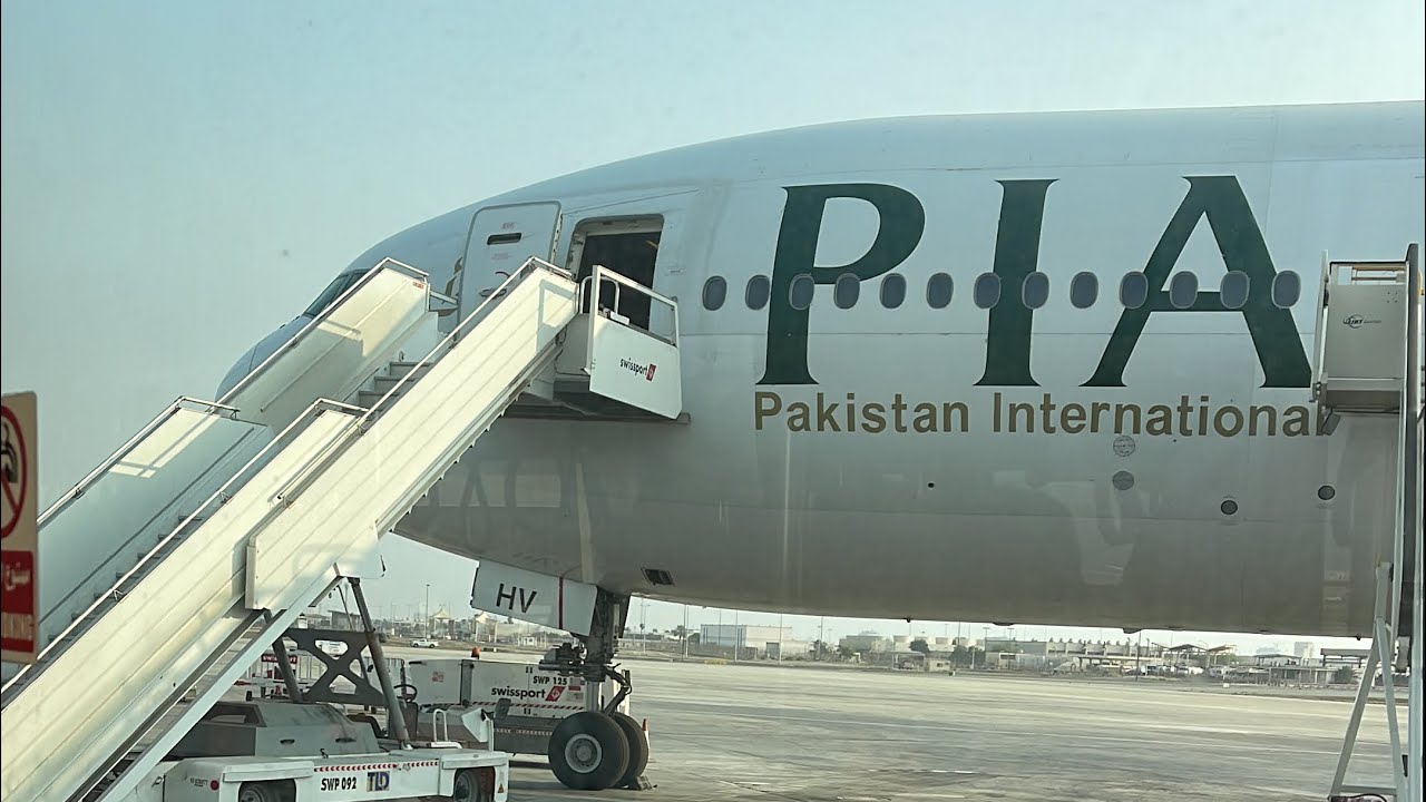 Take off of jeddah airport to allama iqbal international airport pk 760 ...