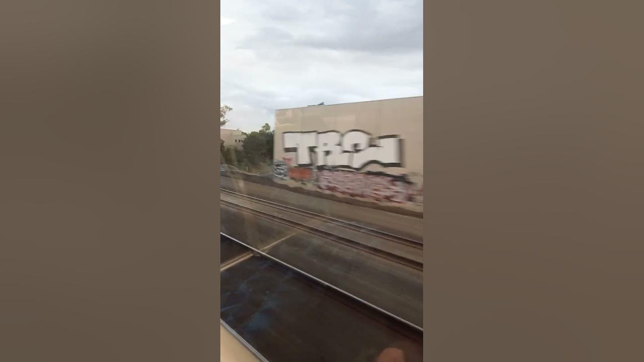 Roxburpark to Craigieburn - Alstom Comeng 660M - YouTube