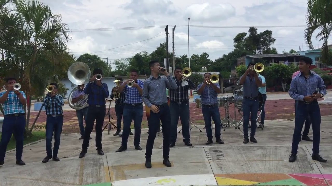 BANDA 18 DE ABRIL - En vivo - YouTube