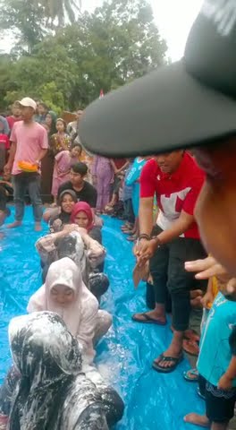 Lomba oper tepung menggunakan tangan #shorts - YouTube