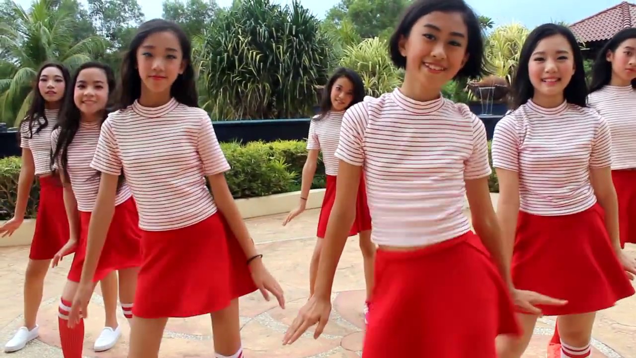 The SevenTeen Girls Dance - YouTube