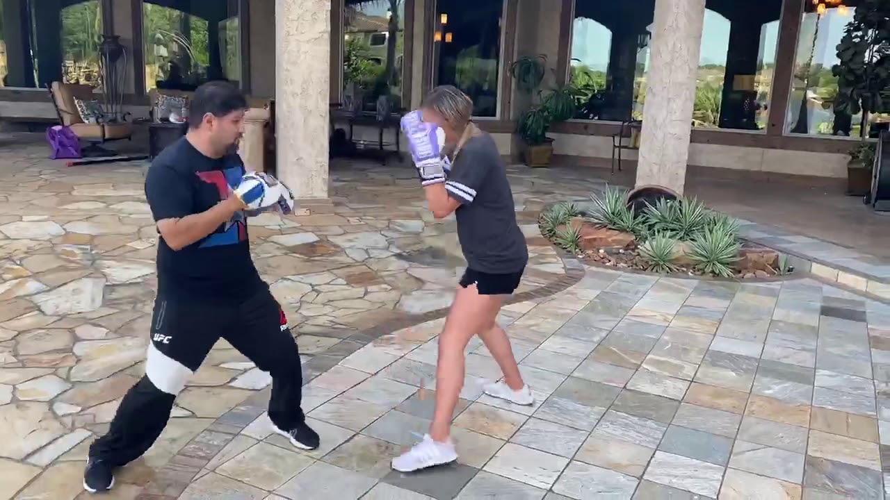 Alexa Boxing 🥊 - YouTube