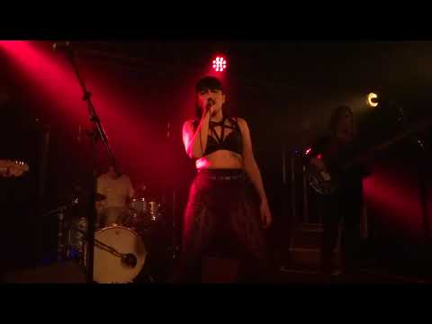 KIM & La Pizza feat Carmen Maria Vega \