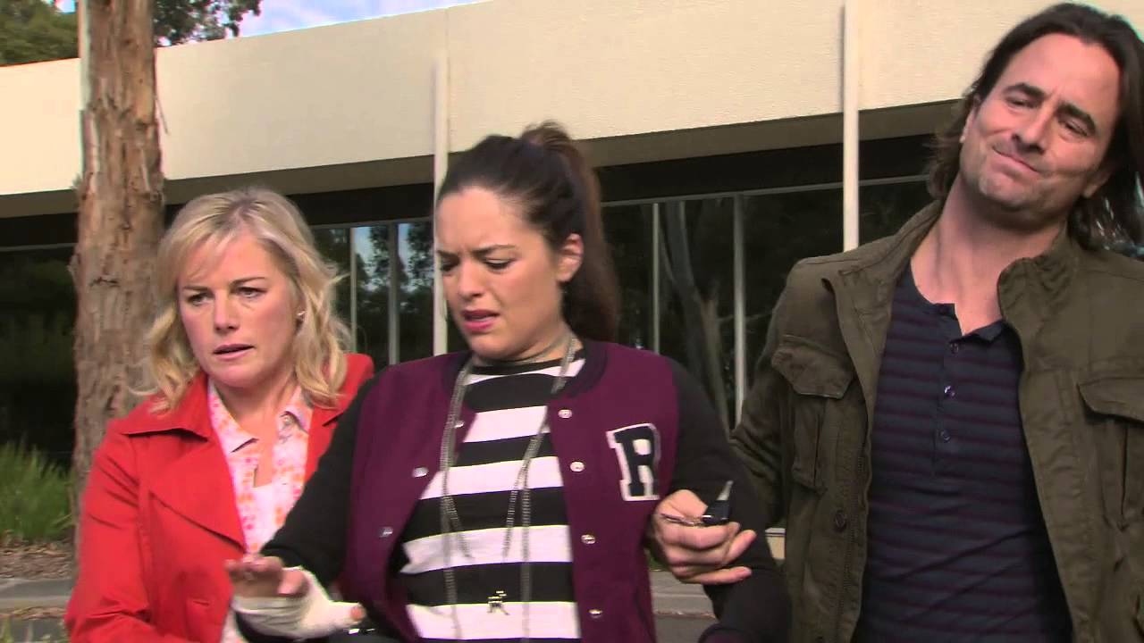 Neighbours: Wednesday 5 November - Clip - YouTube