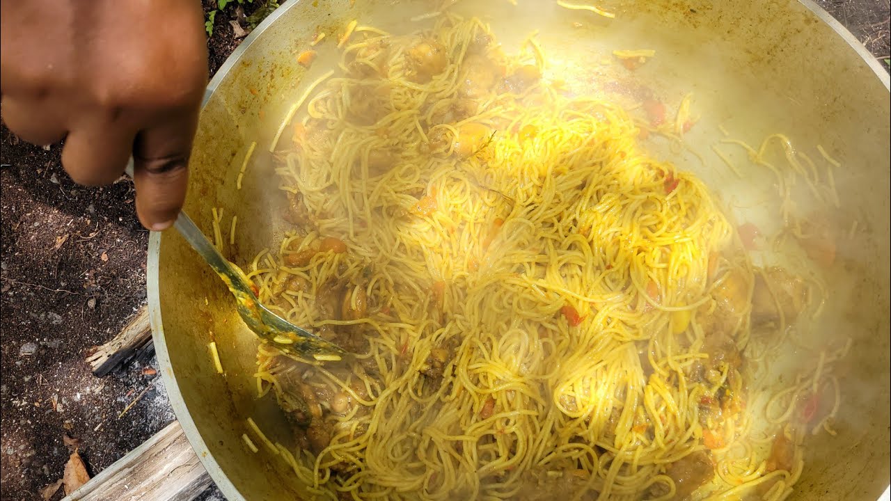 curry chicken back and spaghetti mix up in one pot wow it was yummy 😋 ...