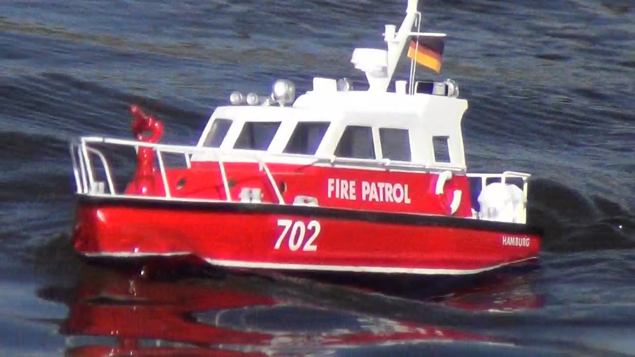 1/76 RC small fireboat - YouTube