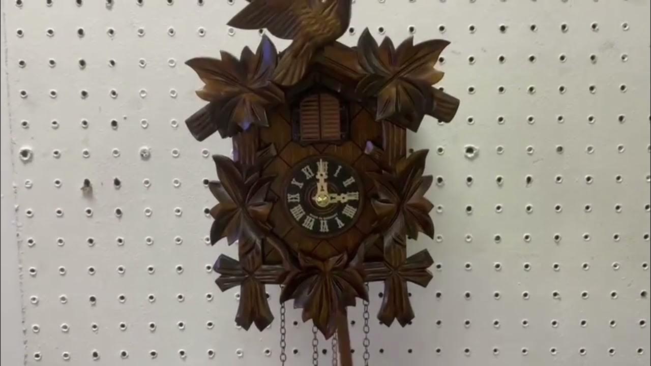Electronic Cuckoo Clock 522QM - YouTube