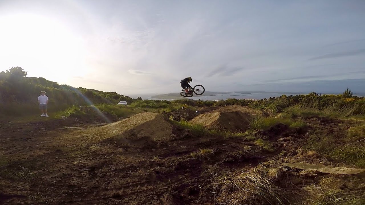 Downhill MTB Riding! Bluff New Zealand MTB feat Jonas Lindsay - YouTube