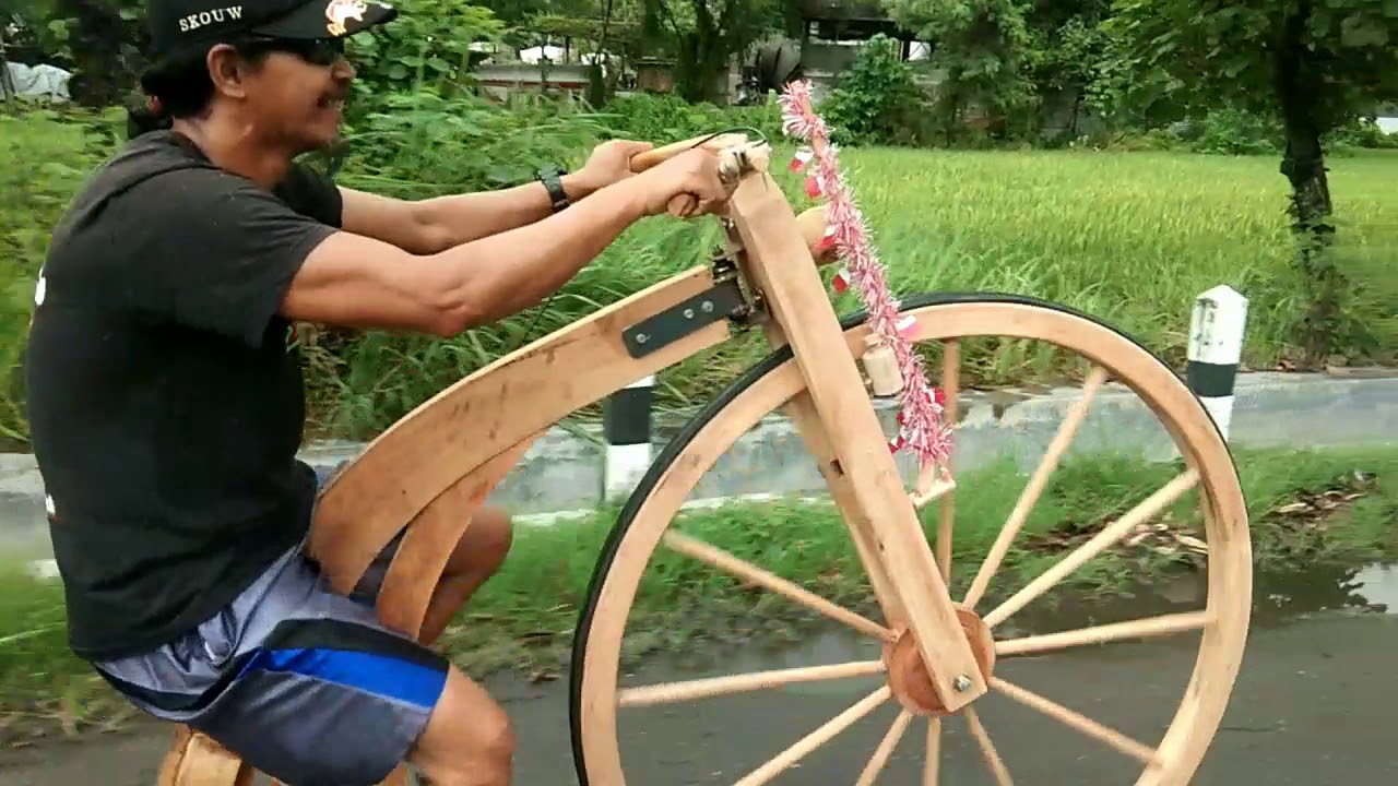 SEPEDA KAYU UNIK KLATEN - YouTube