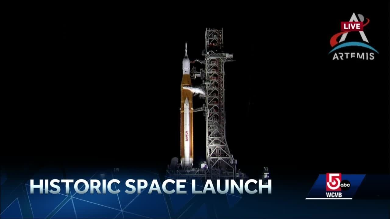 Fuel Leak Interrupts Launch Countdown Of Nasa Moon Rocket Youtube 2525