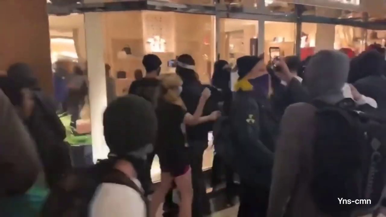 Panic at the Malls - Smash and Grab Robbery - YouTube