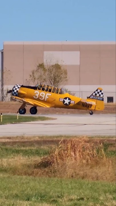 1945 North American SNJ-6 Texan | Takeoff | New Century AirCenter (JCI/KIXD) | N3639F - YouTube