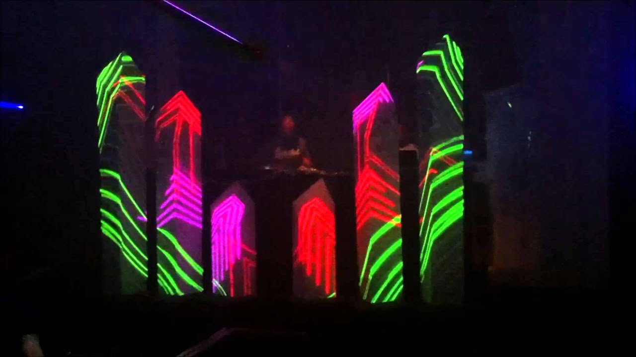 Corflute Pillars Projection Mapping - YouTube