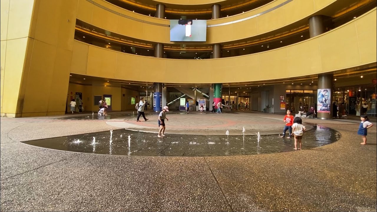 Riverwalk Kitakyushu mystic court fountains Loop show - YouTube