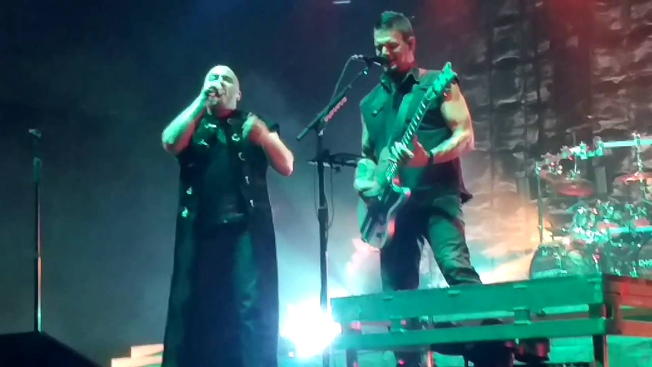 Disturbed "The Vengeful One" Live - YouTube