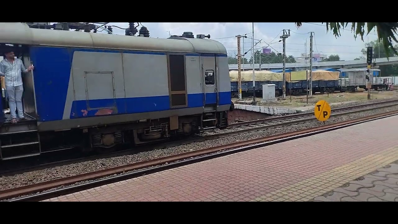 Train number 11113 devlali bhusawal memu depart from Jalgaon jn. - YouTube