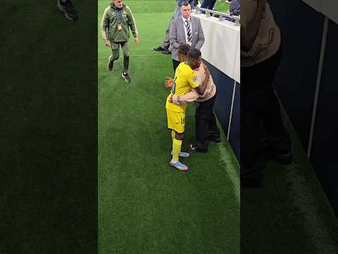 YVES BISSOUMA HUGS THOMAS PARTEY: Tottenham 1-0 Villarreal