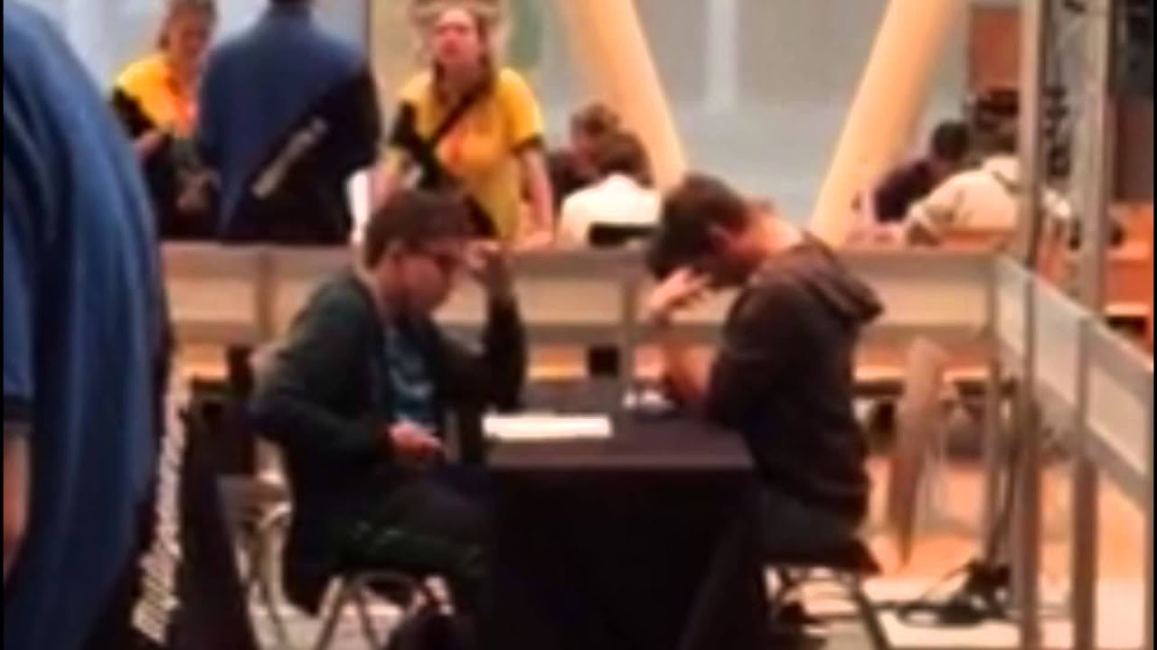 Matteo Gini screen watching in top 16 match? - YouTube