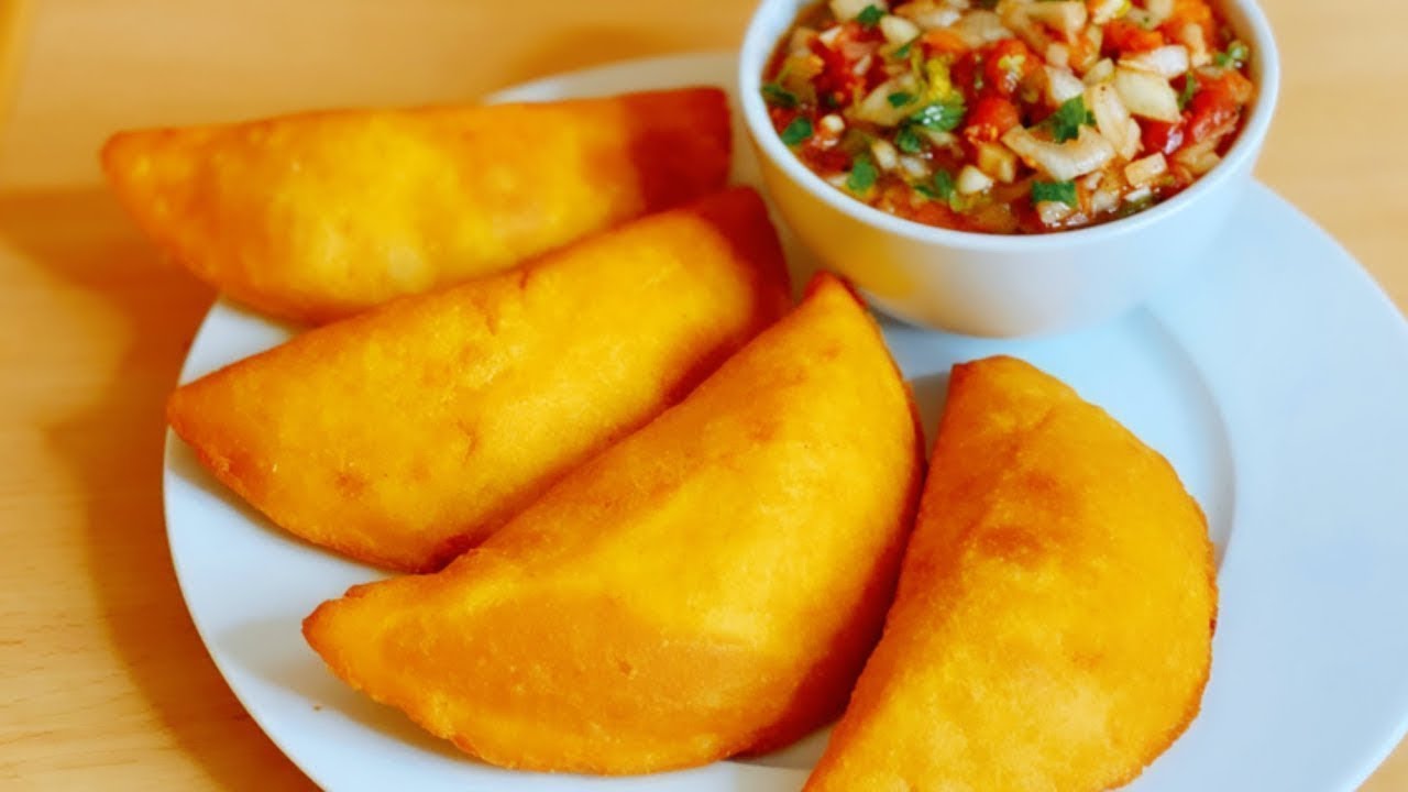 EMPANADAS COLOMBIANAS DE CHORIZO Y PAPA | @UnaChefenlaCocina - YouTube