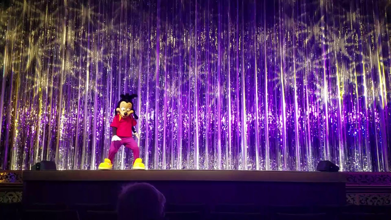MAX GOOF DANCING BEFORE A GOOFY MOVIE AT THE EL CAPITAN THEATRE ...