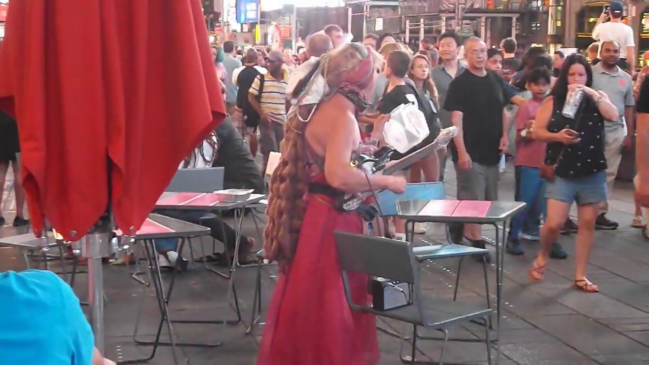 Woman singing in Times Square - YouTube