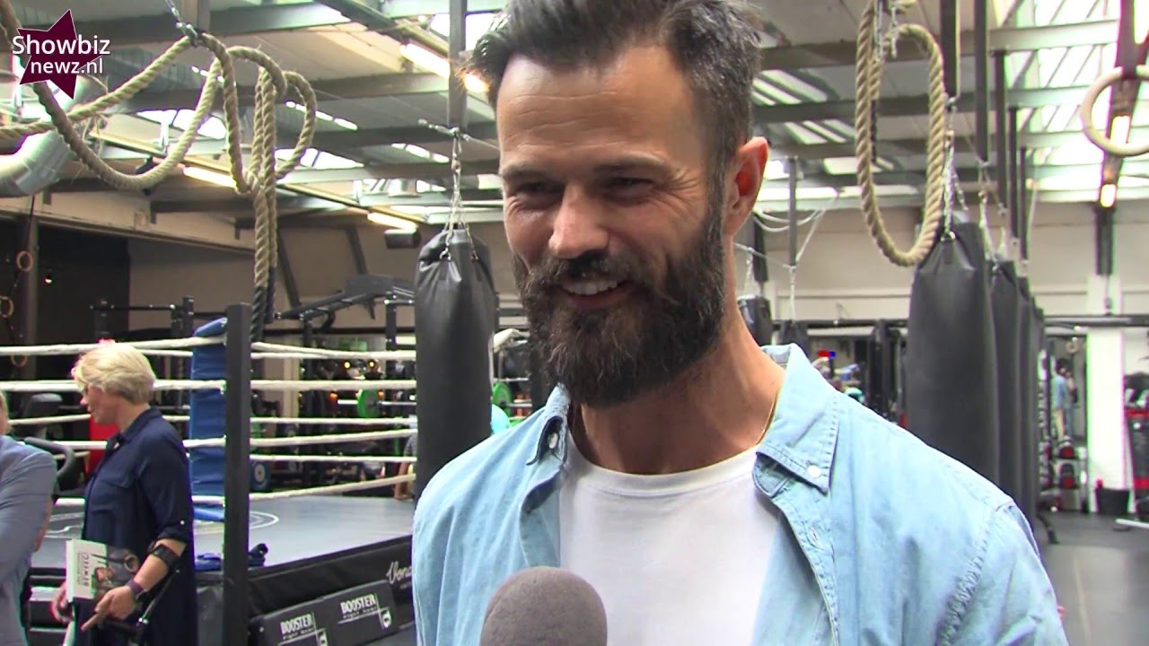 Arie Boomsma lanceert eigen boek Beweeg! - YouTube