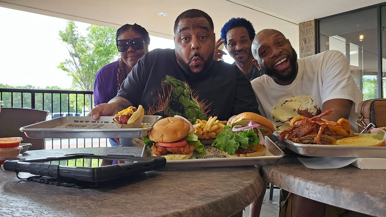 Cheeseburger Bobby's Live with LLIPS Ms. Shan - YouTube