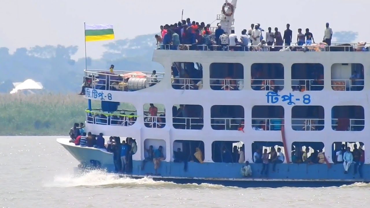 দ্রুতগতিতে মেঘনা পাড়ি দিচ্ছে বিপুল যাত্রীবোঝাই টিপু-৪|Overcrowded ...