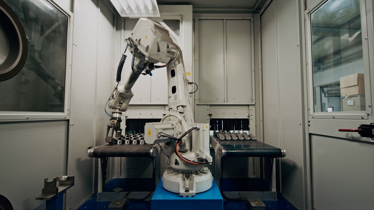 Robotic deburring cell for aluminum castings - YouTube