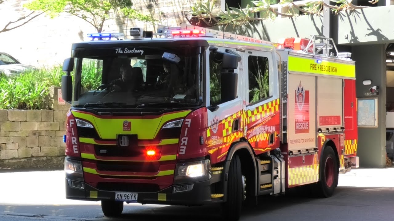 NSWFR The Rocks P003 Responding - YouTube