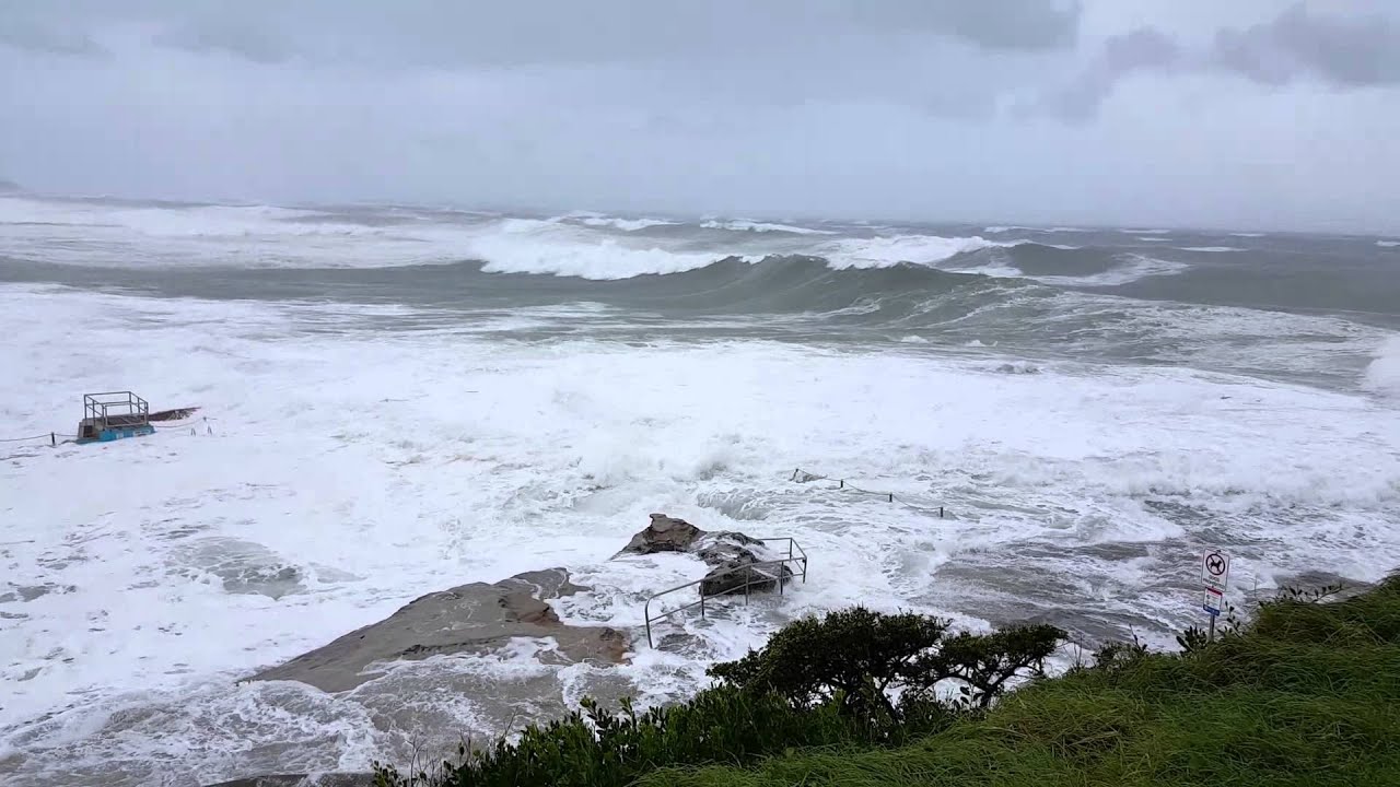 Dee Why Point April 2015 big waves - YouTube