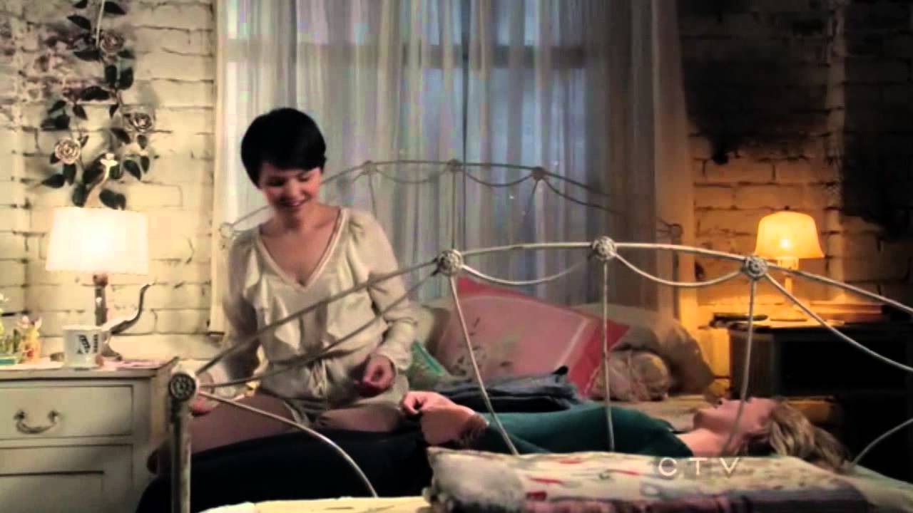 Once Upon A Time || Emma Swan & Snow White - Who Are You - YouTube