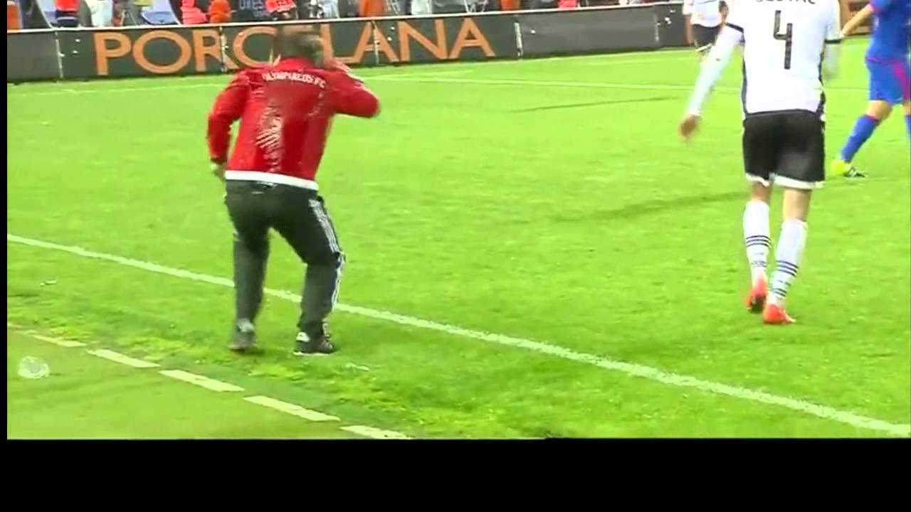 ΠΑΟΚ Ολυμπιακος Το ποτηρι που χτυπησε τον Σιλβα - YouTube